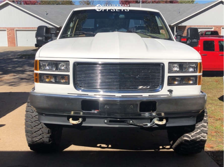 1995 Chevrolet K1500 with 20x10 -24 Moto Metal Mo970 and 305/50R20 ...