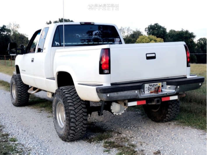 1995 Chevrolet K1500 with 20x10 -24 Moto Metal Mo970 and 305/50R20 ...