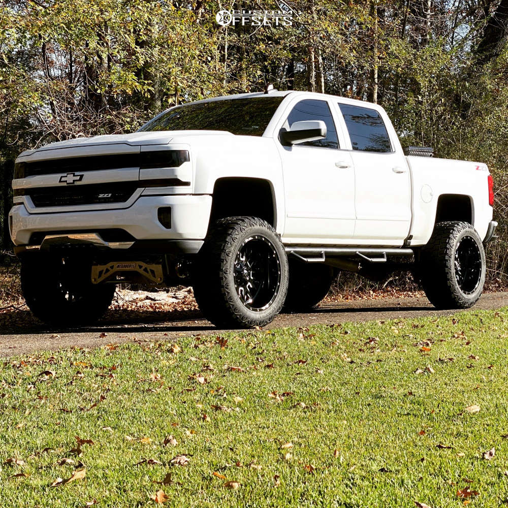 2018 Chevrolet Silverado 1500 with 22x12 -44 Fuel Stroke and 37/13.5R22 RBP Repulsor Mt and ...