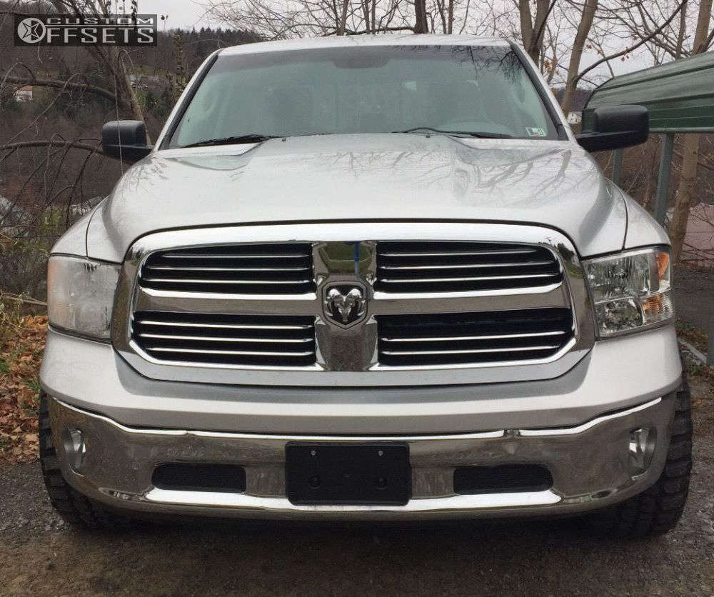 2014 Ram 1500 with 20x12 -44 Moto Metal MO962 and 33/12.5R20 Federal ...