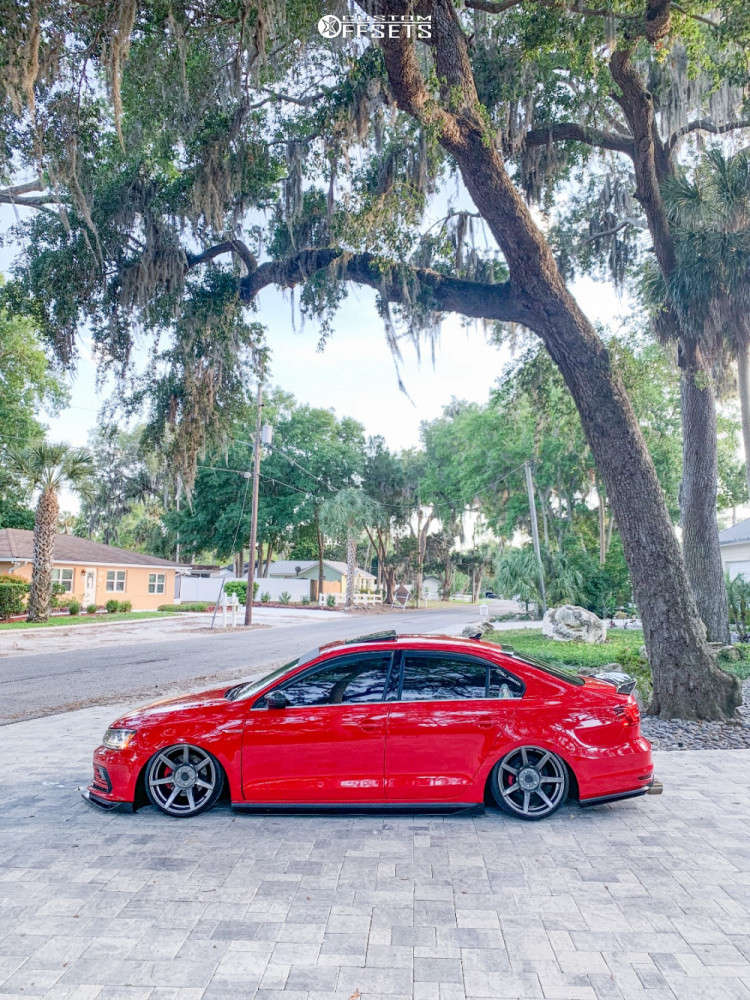2017 Volkswagen Jetta with 18x9.5 15 7Twenty Style 55 and 215/35R18 ...