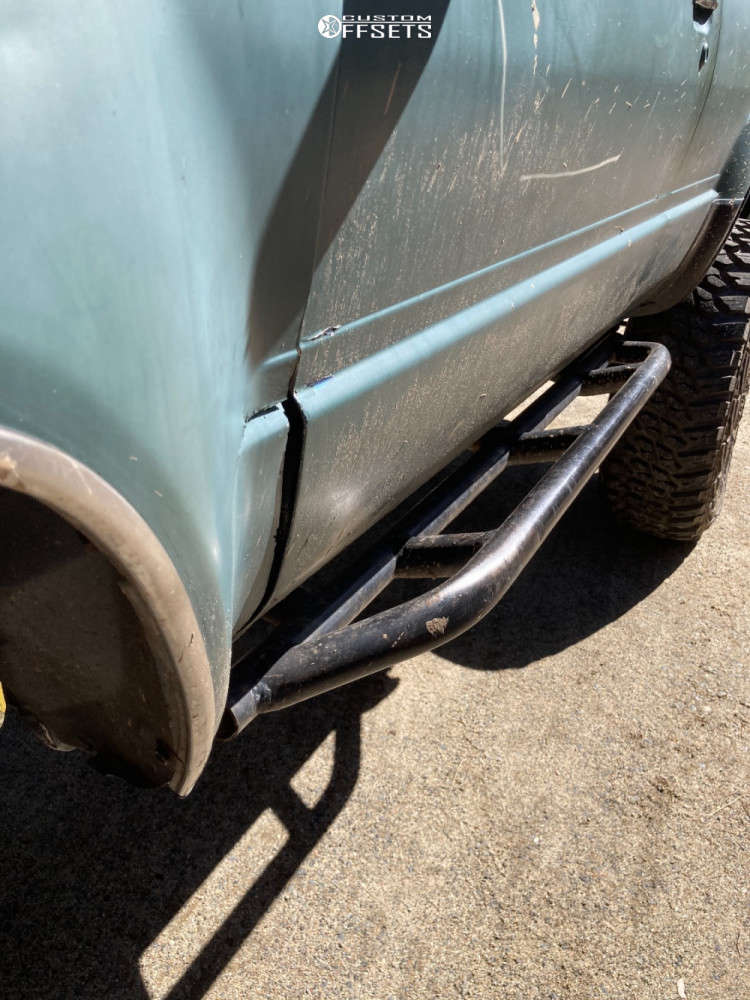 1986 Toyota 4Runner with 17x8 -12 Pro Comp Custom and 37/12.5R17 Kanati ...