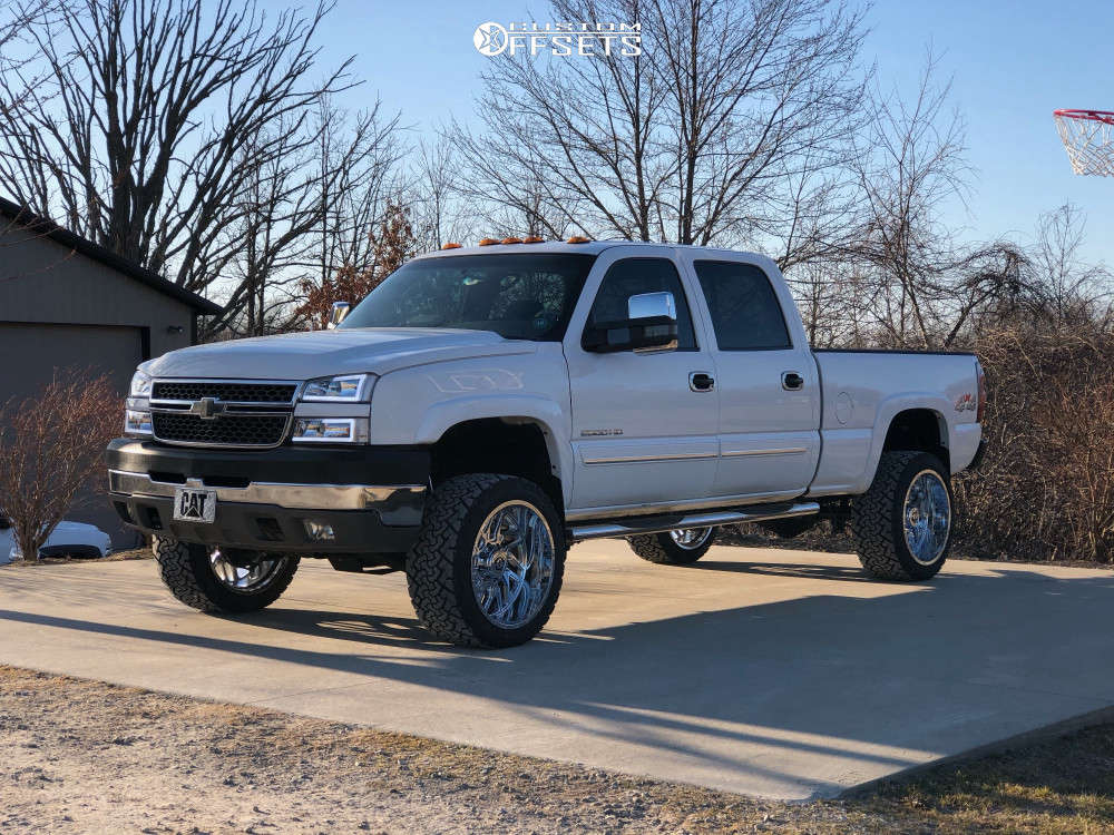 2005 Chevrolet Silverado 2500 HD with 22x12 -44 TIS 544C and 33/12.5R22 ...