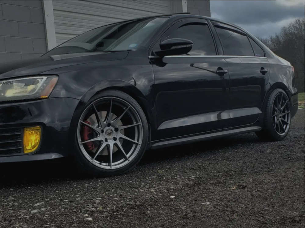 2014 Volkswagen Jetta with 18x8.5 35 Aodhan Ah09 and 225/40R18 ...