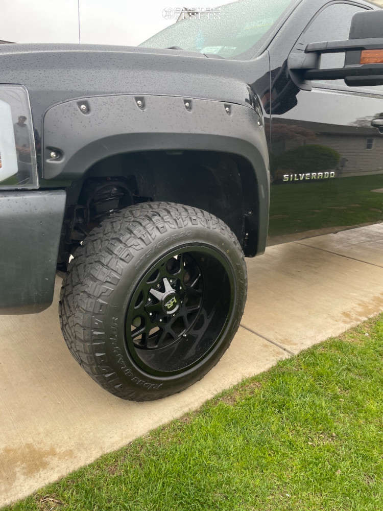 2010 Chevrolet Silverado 1500 Wheel Offset Aggressive > 1" Outside ...