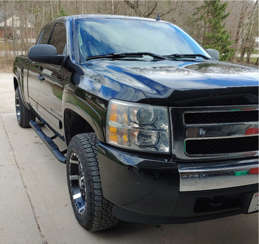 2007 Chevrolet Silverado 1500 with 18x6.5 0 Panther 580 and 265/65R18 ...