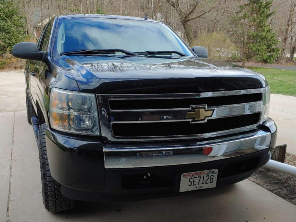 2007 Chevrolet Silverado 1500 with 18x6.5 0 Panther 580 and 265/65R18 ...