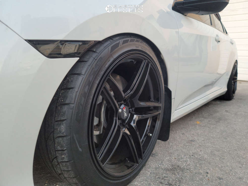 2020 Honda Civic with 18x9.5 35 XXR 572 and 245/40R18 Nitto Nt555 G2 ...