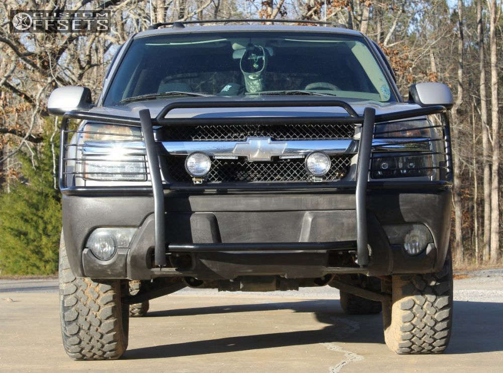 2004 Chevrolet Avalanche with 16x8 0 American Racing Atlas and 33/12 ...
