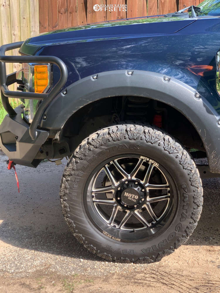 2017 Ford F-250 Super Duty with 22x10 -18 Moto Metal Mo992 and 37/13 ...