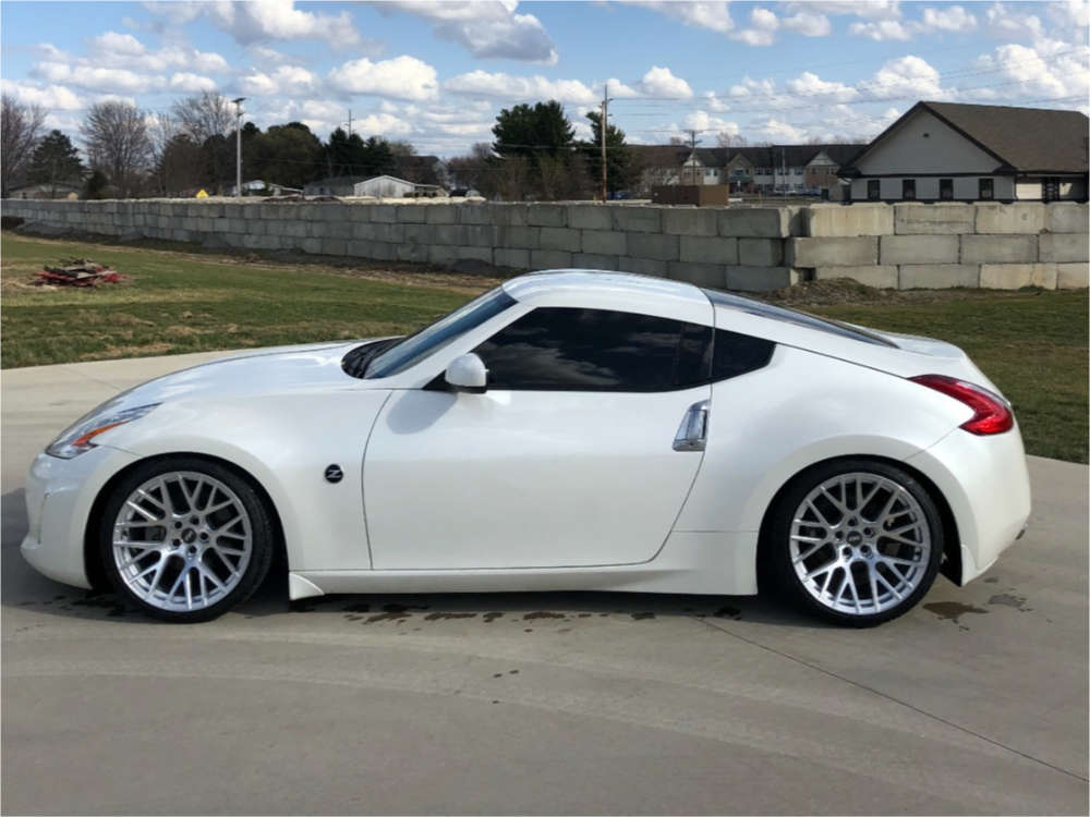 2016 Nissan 370Z with 19x10.5 22 ESR Rf11 and 255/35R19 Delinte D7 ...