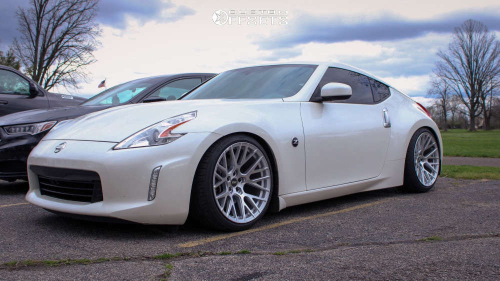 2016 Nissan 370Z with 19x10.5 22 ESR Rf11 and 255/35R19 Delinte D7 ...