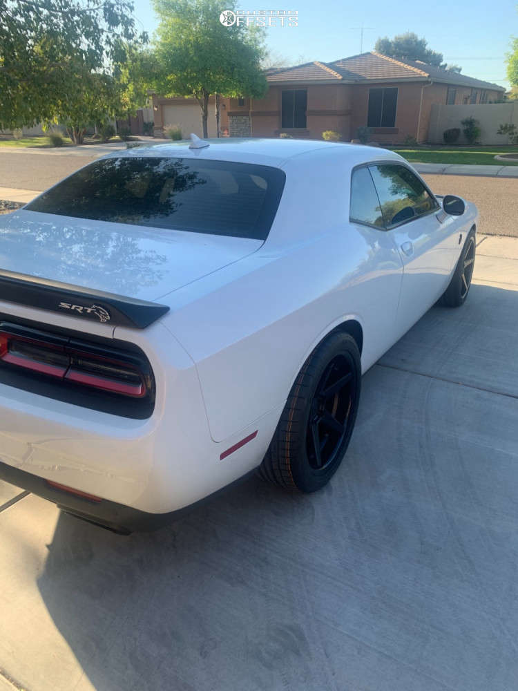 2016 Dodge Challenger with 20x10 13 Ferrada FR3 and 285/35R20 ...