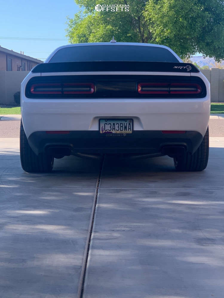 2016 Dodge Challenger with 20x10 13 Ferrada FR3 and 285/35R20 ...