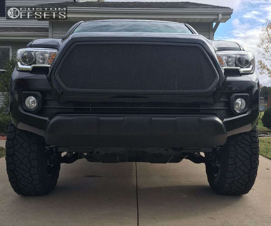 2016 Toyota Tacoma with 18x9 -12 Dropstars 645B and 33/12.5R18 Nitto ...