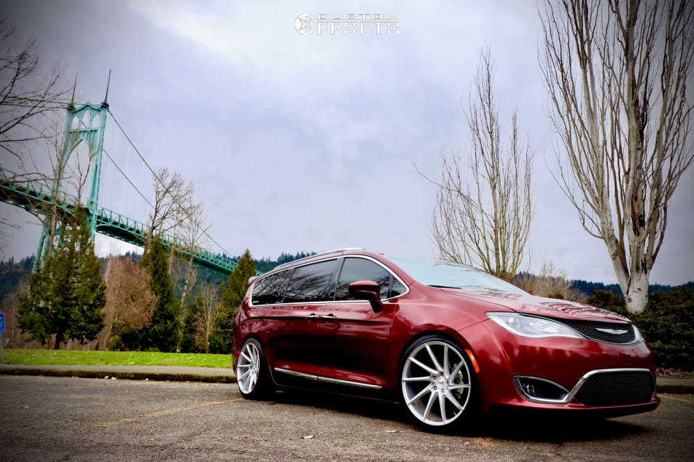 2018 Chrysler Pacifica with 22x10.5 25 Savini BM15 and 265/35R22 ...