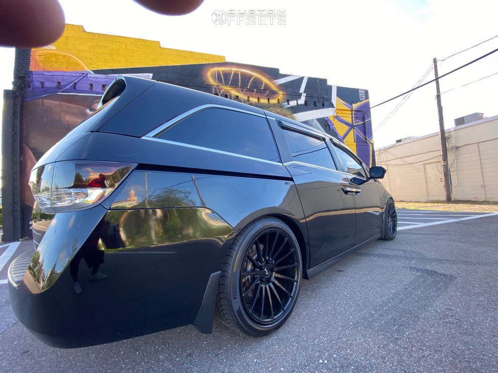 2014 Honda Odyssey with 20x8.5 35 Niche Vice and 235/45R20 Pirelli ...