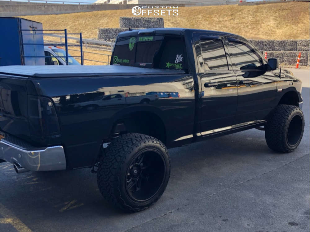 2016 Ram 1500 with 22x14 -76 Vision Spyder and 35/13.5R22 Venom Power Terra Hunter X/t and ...