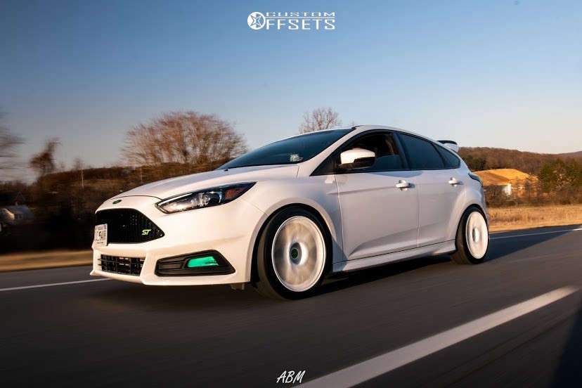 2015 Ford Focus with 18x8.5 40 ESR Cs8 and 225/40R18 Nitto Neo Gen and ...