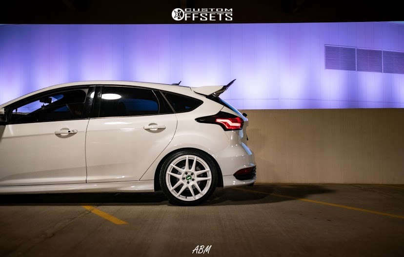 2015 Ford Focus with 18x8.5 40 ESR Cs8 and 225/40R18 Nitto Neo Gen and ...
