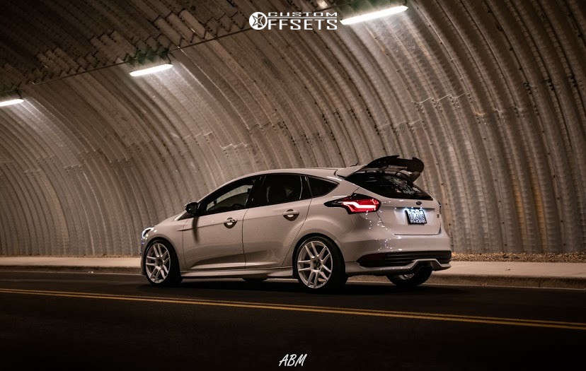2015 Ford Focus with 18x8.5 40 ESR Cs8 and 225/40R18 Nitto Neo Gen and ...