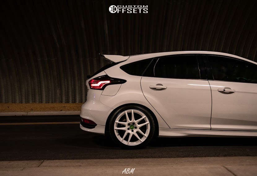 2015 Ford Focus with 18x8.5 40 ESR Cs8 and 225/40R18 Nitto Neo Gen and ...