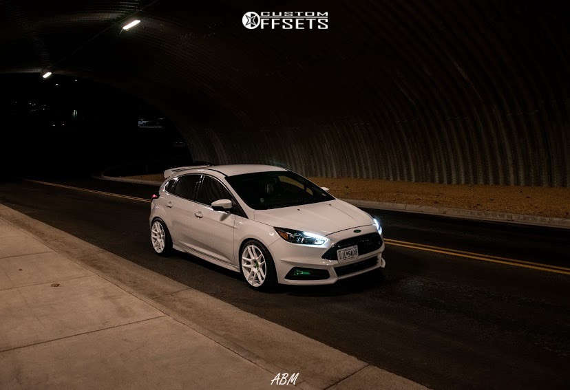 2015 Ford Focus with 18x8.5 40 ESR Cs8 and 225/40R18 Nitto Neo Gen and ...