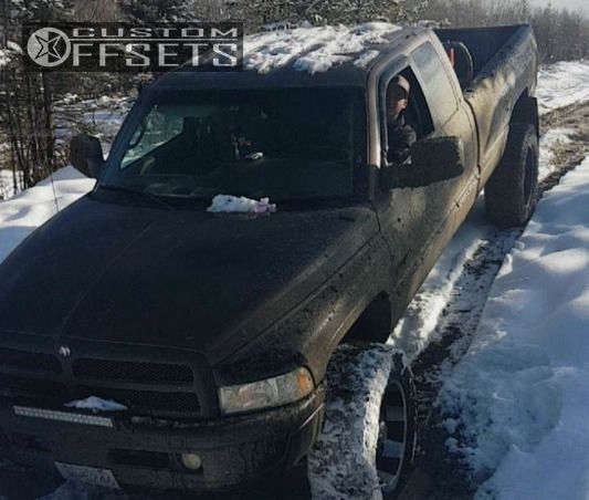 2000 Dodge Ram 2500 with 20x10 -25 Mazzi Hulk and 35/12.5R20 Nitto Exo ...