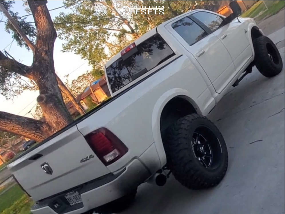 2018 Ram 2500 with 22x12 -44 Dropstars 655bm and 37/13.5R22 Toyo Tires ...
