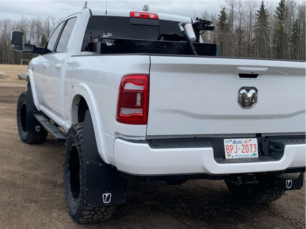 2020 Ram 3500 with 20x10 -24 Moto Metal Mo970 and 37/13.5R20 Cooper ...