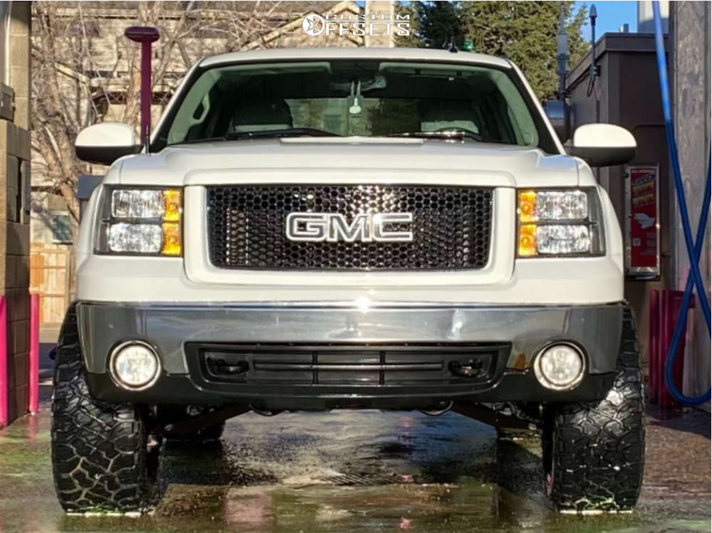 2008 GMC Sierra 1500 with 22x12 -51 Hostile Jigsaw and 33/12.5R22 Kenda ...