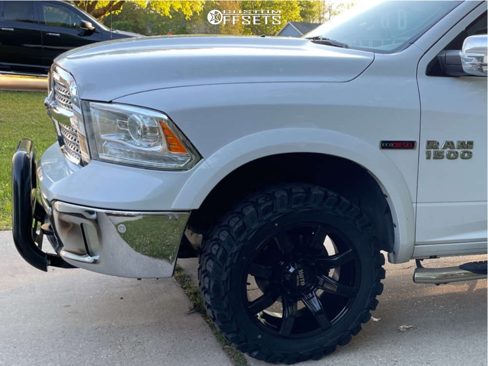 2016 Ram 1500 with 20x10 18 Moto Metal Mo804 and 33/12.5R20 Gladiator ...