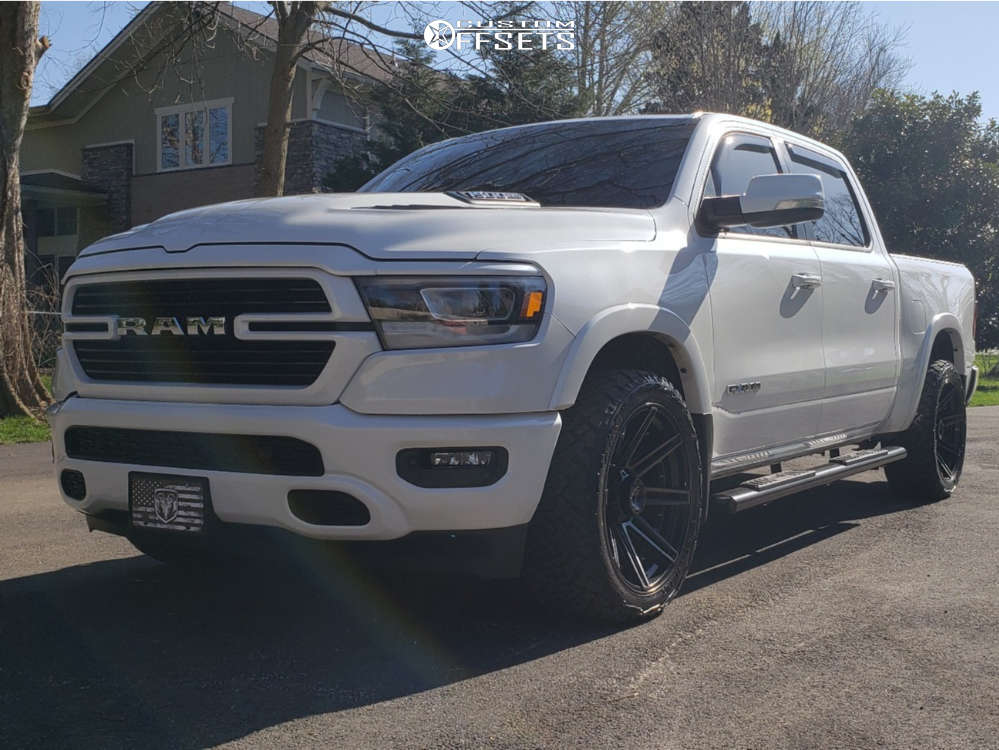 2019 Ram 1500 with 22x10 -18 4Play 4P08 and 305/40R22 Venom Power Terra ...