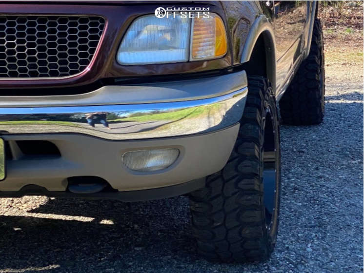 2001 Ford F-150 with 20x10 -18 Fuel Maverick and 33/12.5R20 Gladiator ...