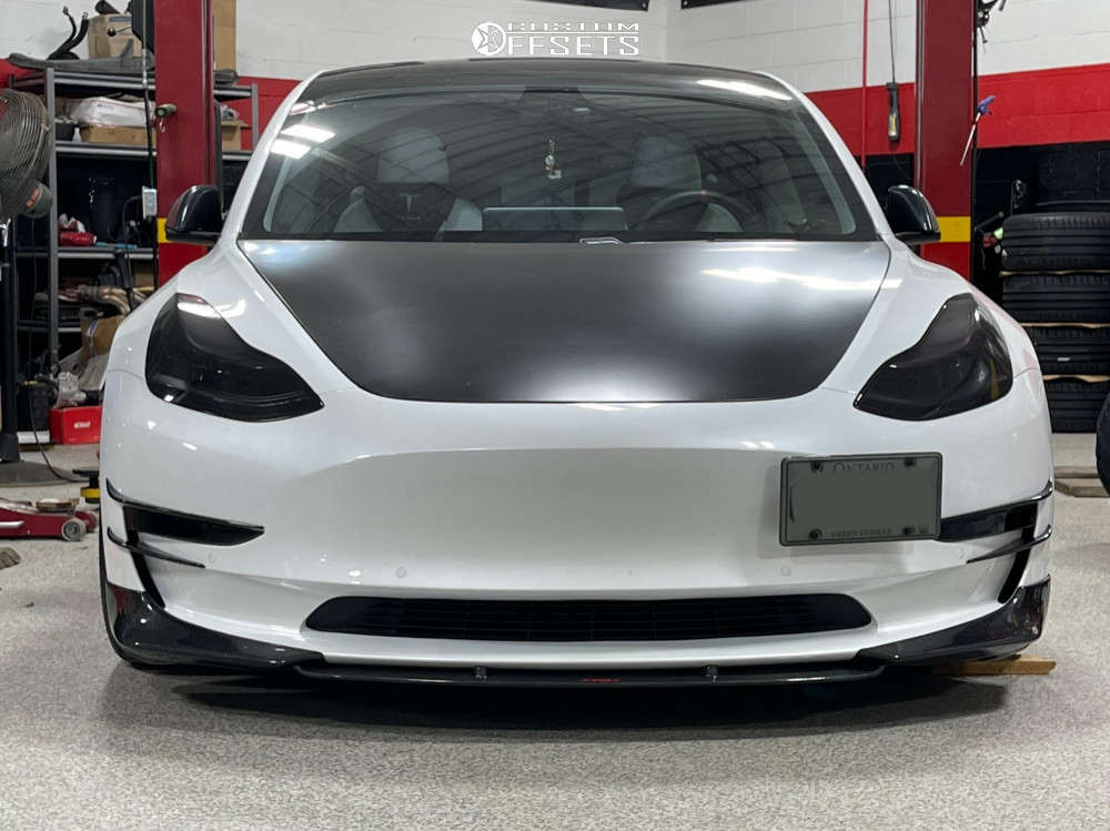 2020 Tesla 3 with 20x9.5 30 BC Forged EH309 and 245/35R20 Michelin ...