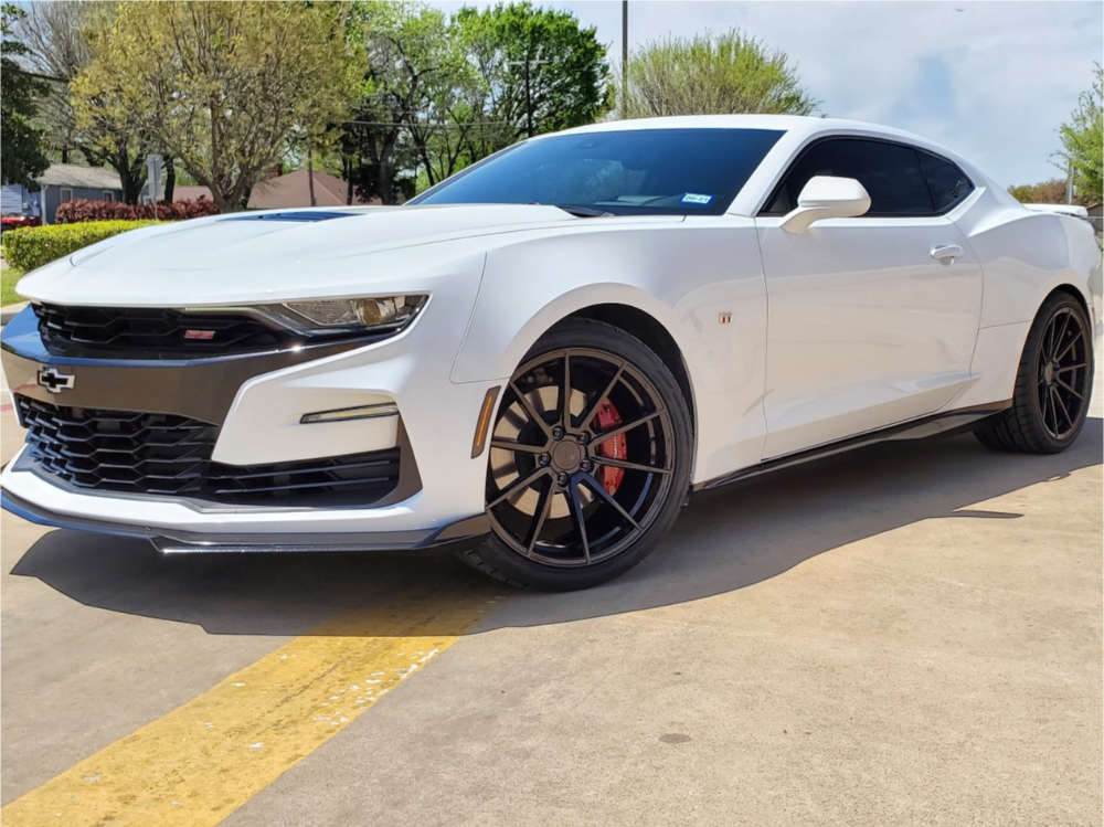 2019 Chevrolet Camaro with 20x10 25 Variant Argon and 275/35R20 Nitto ...