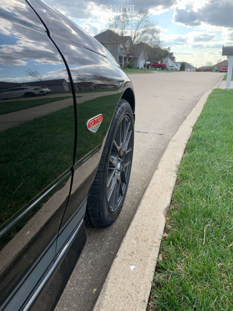 2004 Pontiac GTO with 17x8 45 Voxx Orso and 275/40R17 Nitto Nt05r and ...