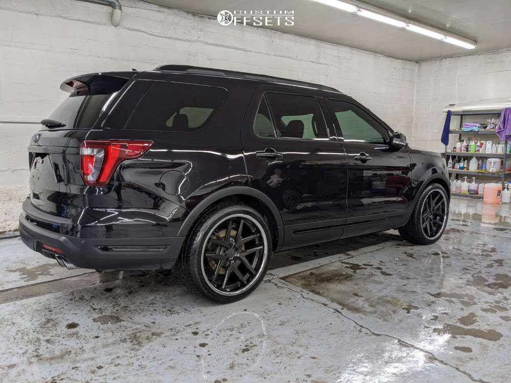 2019 Ford Explorer with 22x10.5 40 Rohana Rc9 and 285/35R22 Continental ...