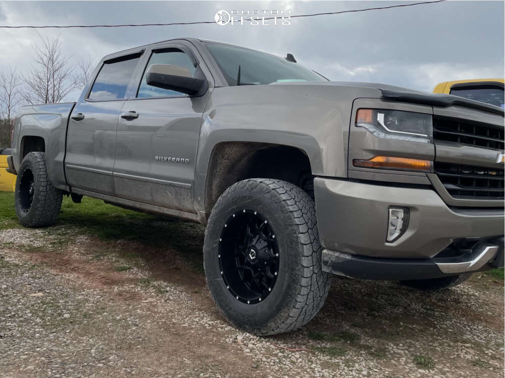 2017 Chevrolet Silverado 1500 with 18x9 -12 TIS 549B and 33/11.5R18 ...