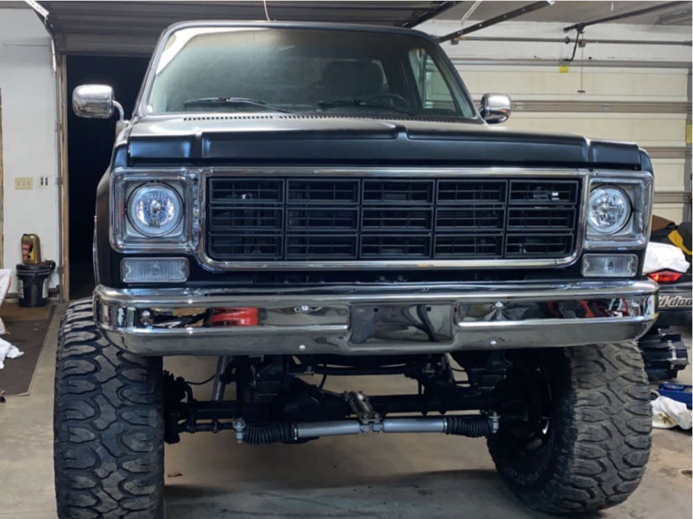 1977 Chevrolet K10 with 20x12 -44 XD Grenade and 38/15.5R20 Milestar ...