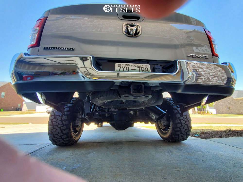 2019 Ram 2500 with 18x9 -12 TIS 535B and 33/12.5R18 Dick Cepek Extreme ...