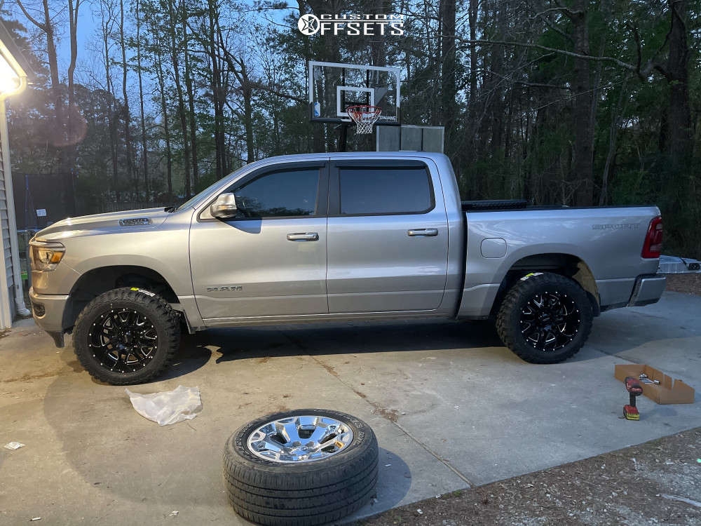2020 Ram 1500 with 20x10 -25 Ultra Hunter and 33/12.5R20 Achilles ...