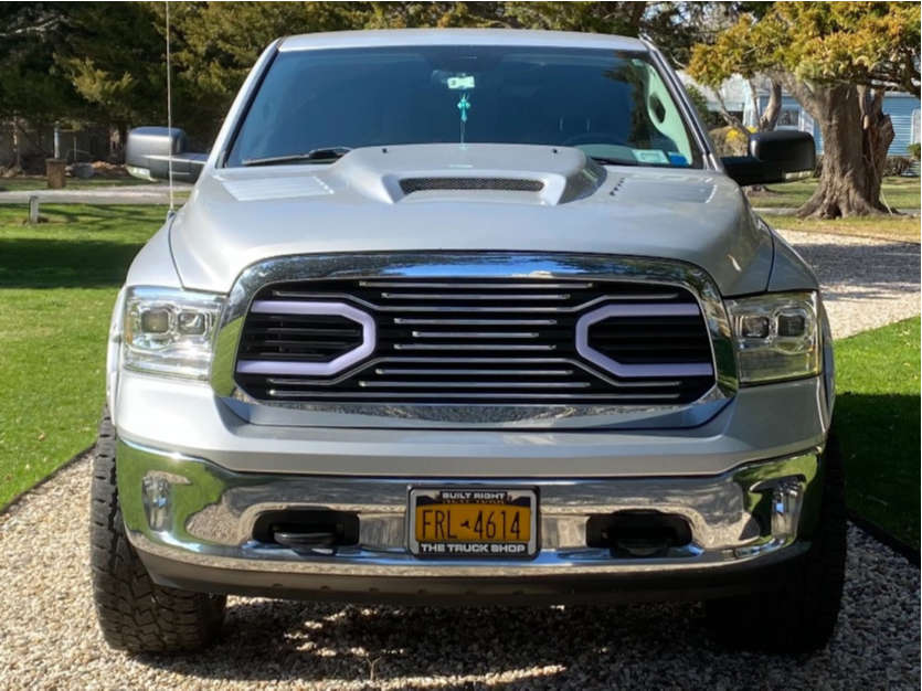 2013 Ram 1500 with 20x10 -25 Ultra Hunter 203 and 35/12.5R20 Toyo Tires ...