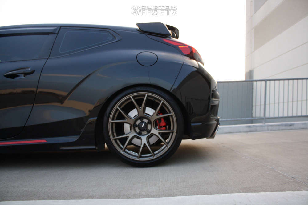 2020 Hyundai Veloster N with 19x8.5 45 Konig Ampliform and 235/35R19 ...