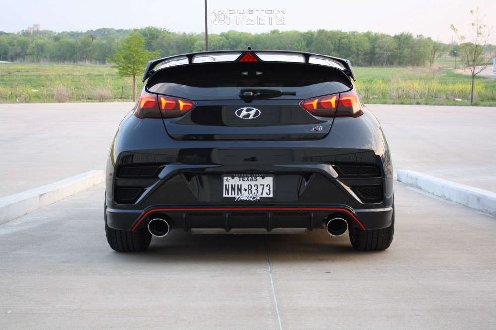 2020 Hyundai Veloster N with 19x8.5 45 Konig Ampliform and 235/35R19 ...