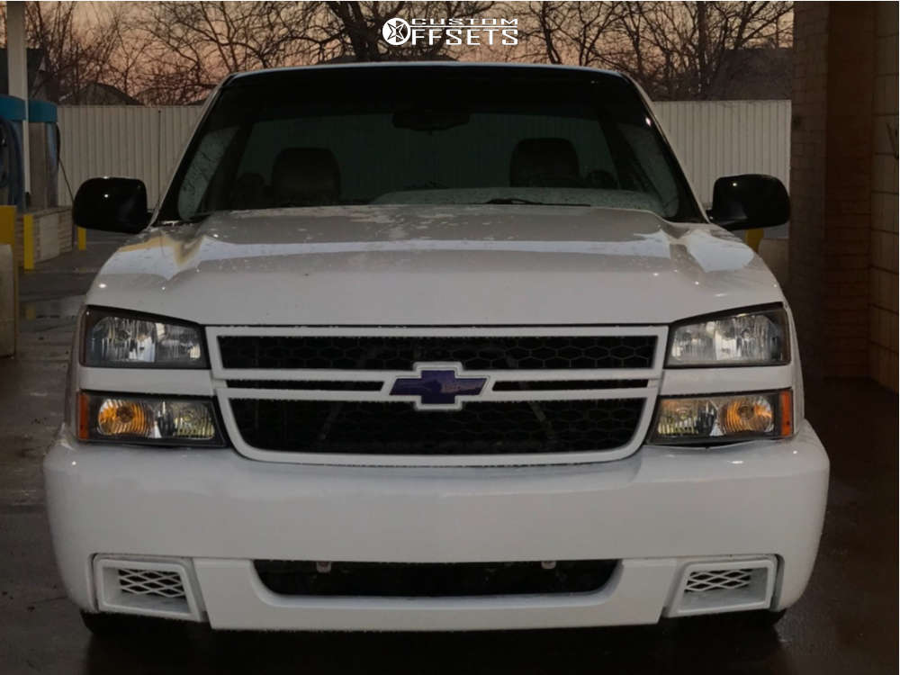 2006 Chevrolet Silverado 1500 with 22x9.5 31 DUB Baller and 29/10.5R22 ...