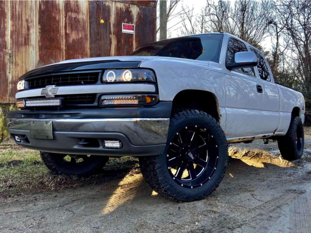 2000 Chevrolet Silverado 1500 with 20x10 -24 Moto Metal Mo962 and 33/12 ...