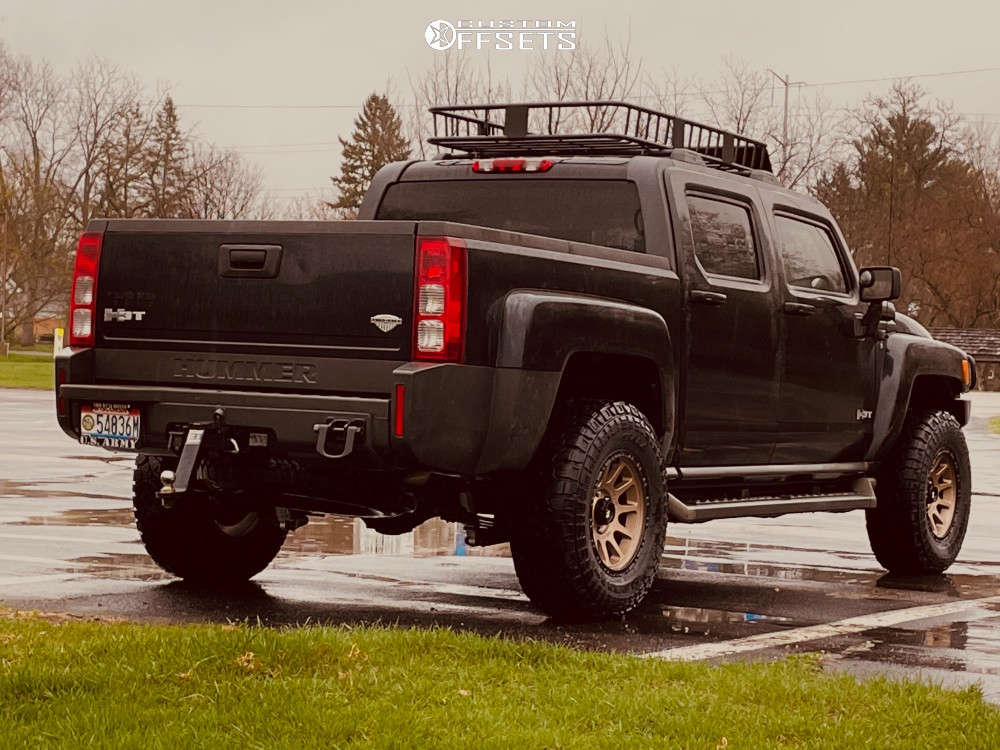 2009 Hummer H3T with 17x6.5 0 Gear Off-Road Proto Call and 285/70R17 ...