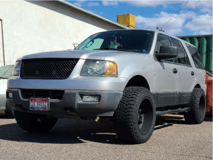 2004 Ford Expedition with 20x12 -51 Vision Split and 33/12.5R20 Radar ...