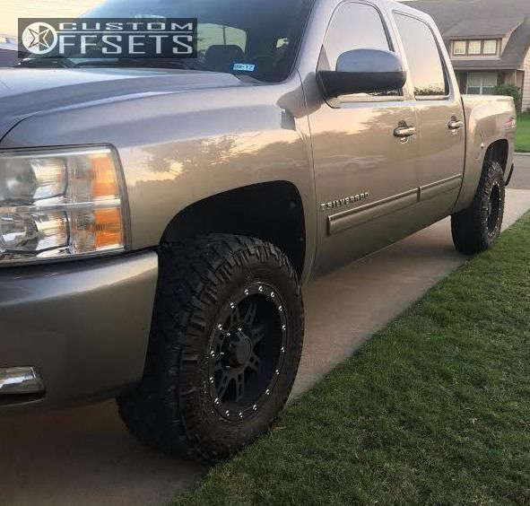 2009 Chevrolet Silverado 1500 with 18x9 Pro Comp Series 31 and 275 ...